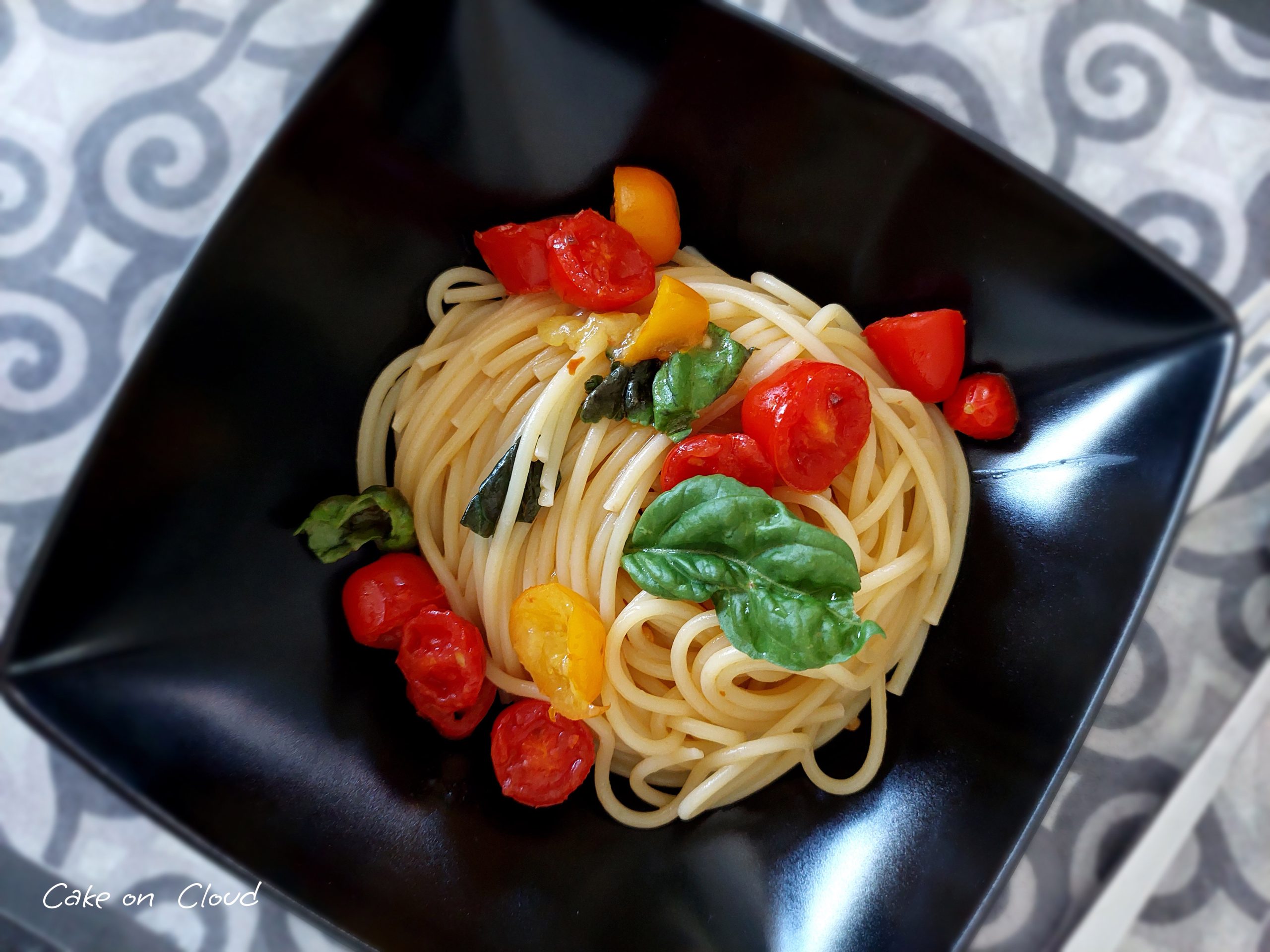 Pasta con pomodorini rossi e gialli • Cake On Cloud