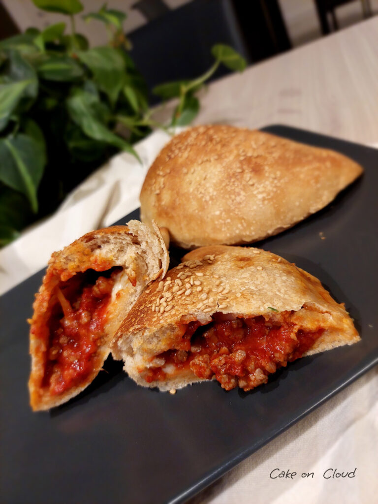 Calzoni siciliani al ragù • Cake On Cloud
